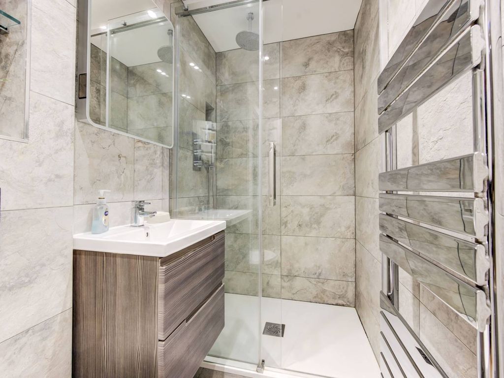 3 bed flat for sale in Lampeter Square, Hammersmith, London W6, £ ...