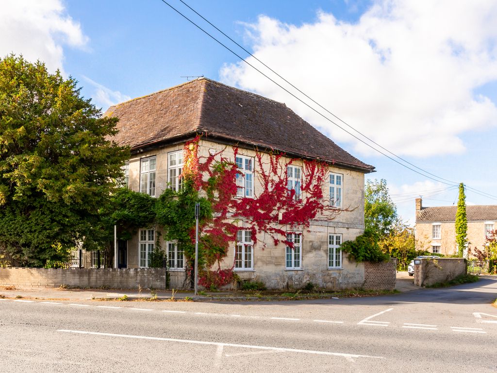 8 bed detached house for sale in Swallows Court, Gloucester ...