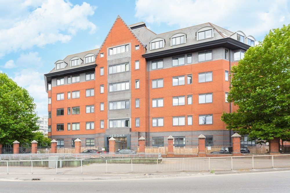 1 bed flat for sale in Wellington Street, Slough SL1 - Zoopla