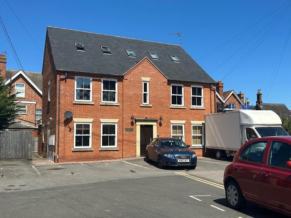 2 bed flat to rent in Victoria House, Queen Victoria Street, Rugby CV21 ...