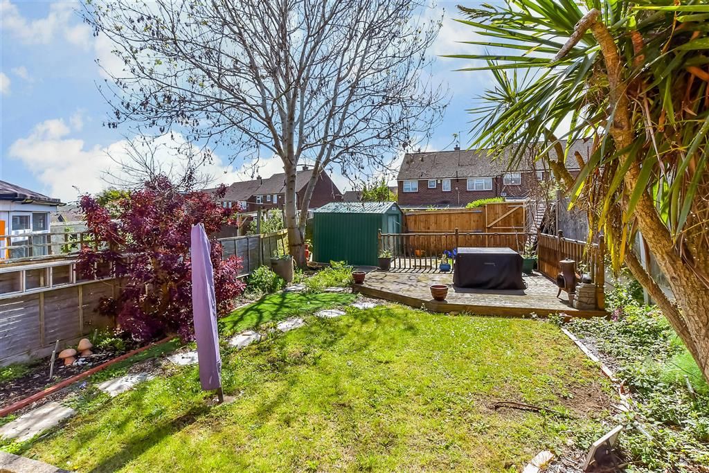 3 bed terraced house for sale in Livingstone Road, Gravesend, Kent DA12, £300,000 - Zoopla