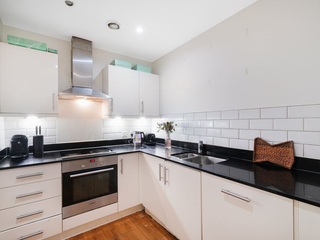 2 bed flat for sale in Zenith Close, London NW9, £440,000 - Zoopla