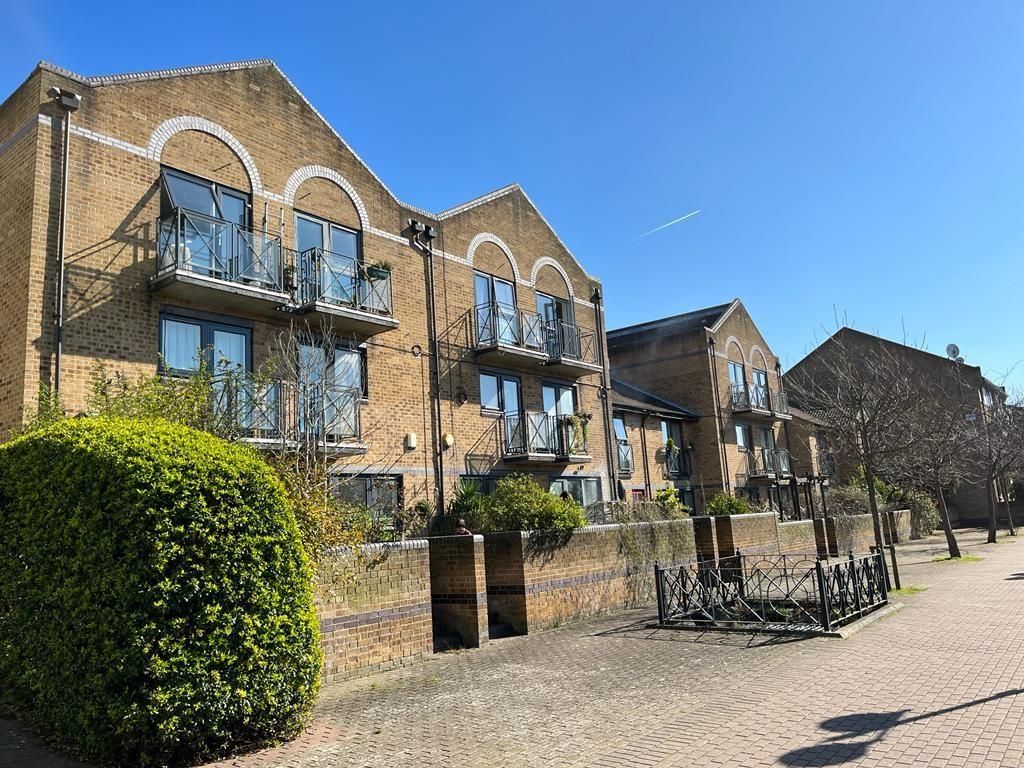1 bed flat for sale in Falcon Way, Docklands E14 - Zoopla