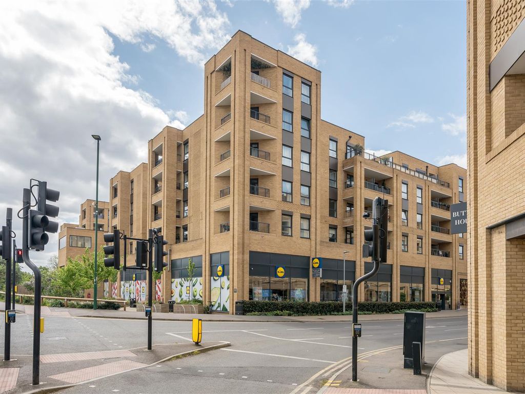 2 bed flat for sale in London Road, Wallington SM6, £375,000 - Zoopla