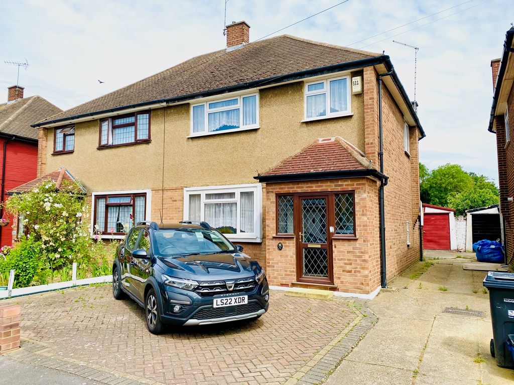 3 Bed Semi Detached House For Sale In Freshwell Avenue Chadwell Heath