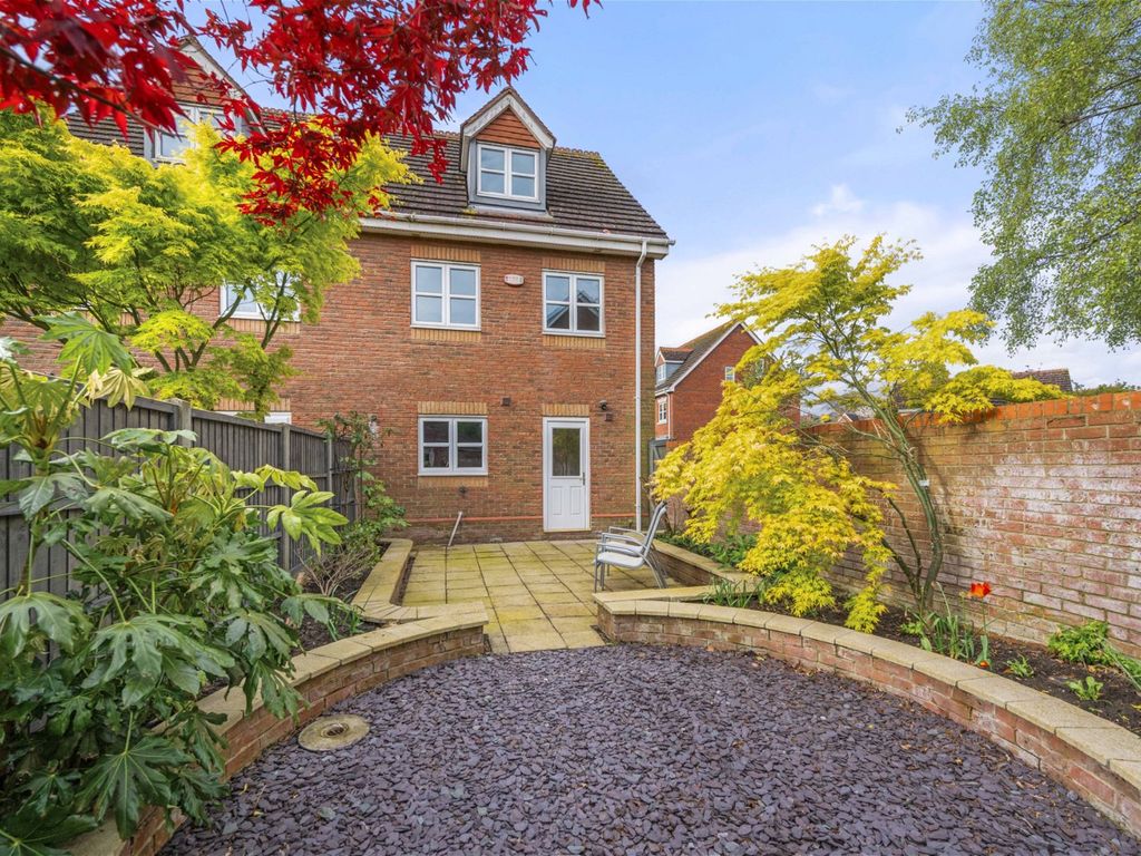 3 Bed Semi Detached House For Sale In Langford Gardens Grantham Ng31