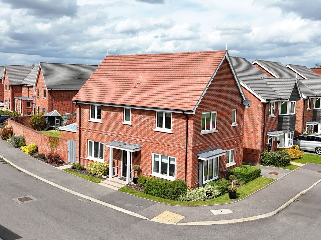 3 bed detached house for sale in Hode Garth, Thame, Oxfordshire ...