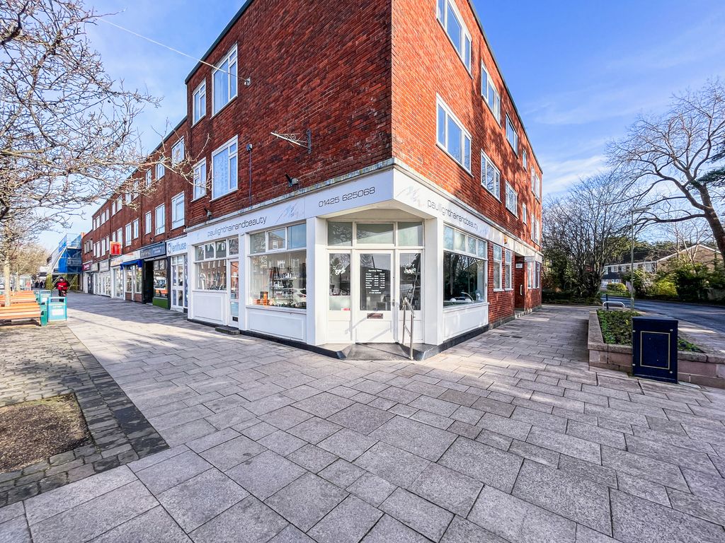 Retail premises to let in 8 & 9 Westcroft Parade, Station Road, New ...