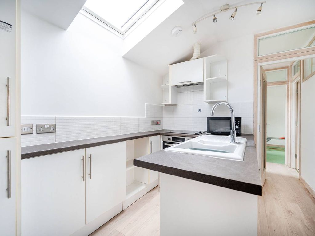 2 bed maisonette for sale in George Road, Guildford GU1, £380,000 - Zoopla