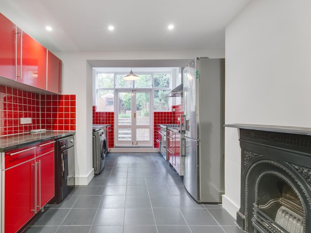 3 bed town house to rent in Ashburnham Place, London SE10, £3,250 pcm ...