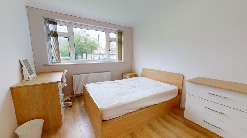 3 bed flat to rent in The Poplars, Headingley, Leeds LS6, £485 pppm ...