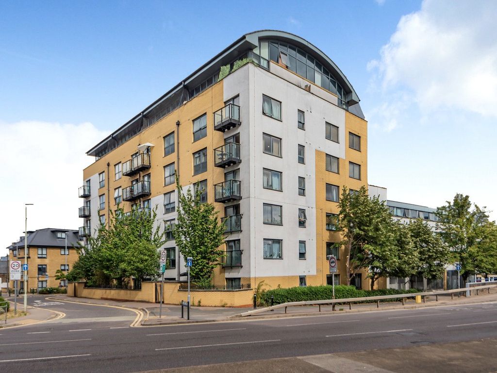 2 bed flat for sale in Lord Street, Watford, Hertfordshire WD17 - Zoopla