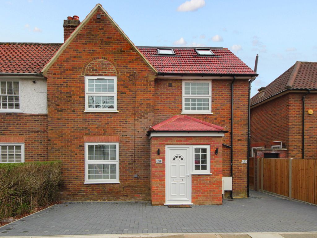 5 bed flat to rent in Saxon Drive, London W3 - Zoopla