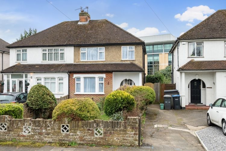 3 bed flat to rent in Woodhaw, Egham TW20, £1,850 pcm - Zoopla