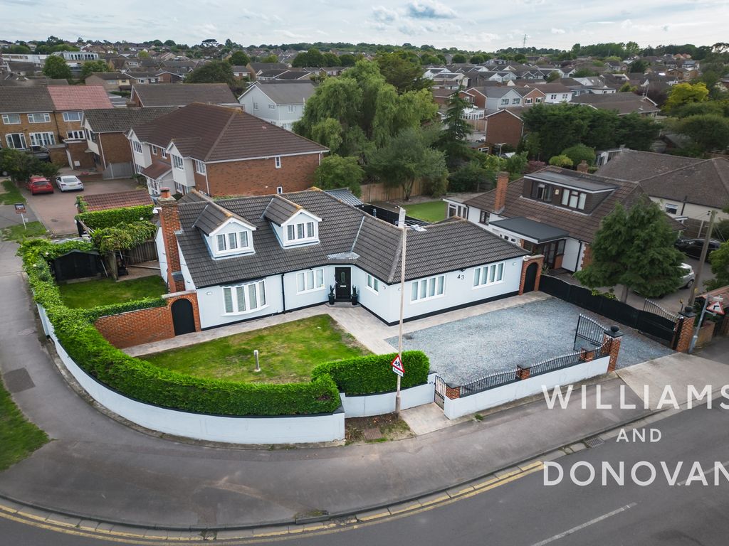 5 bed detached house for sale in Rushbottom Lane, Benfleet SS7, £ ...