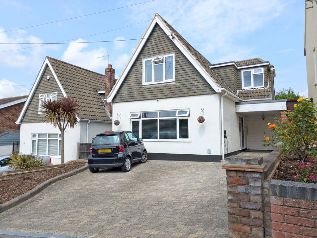 3 bed detached house for sale in Riverview Road, South Benfleet, Essex ...