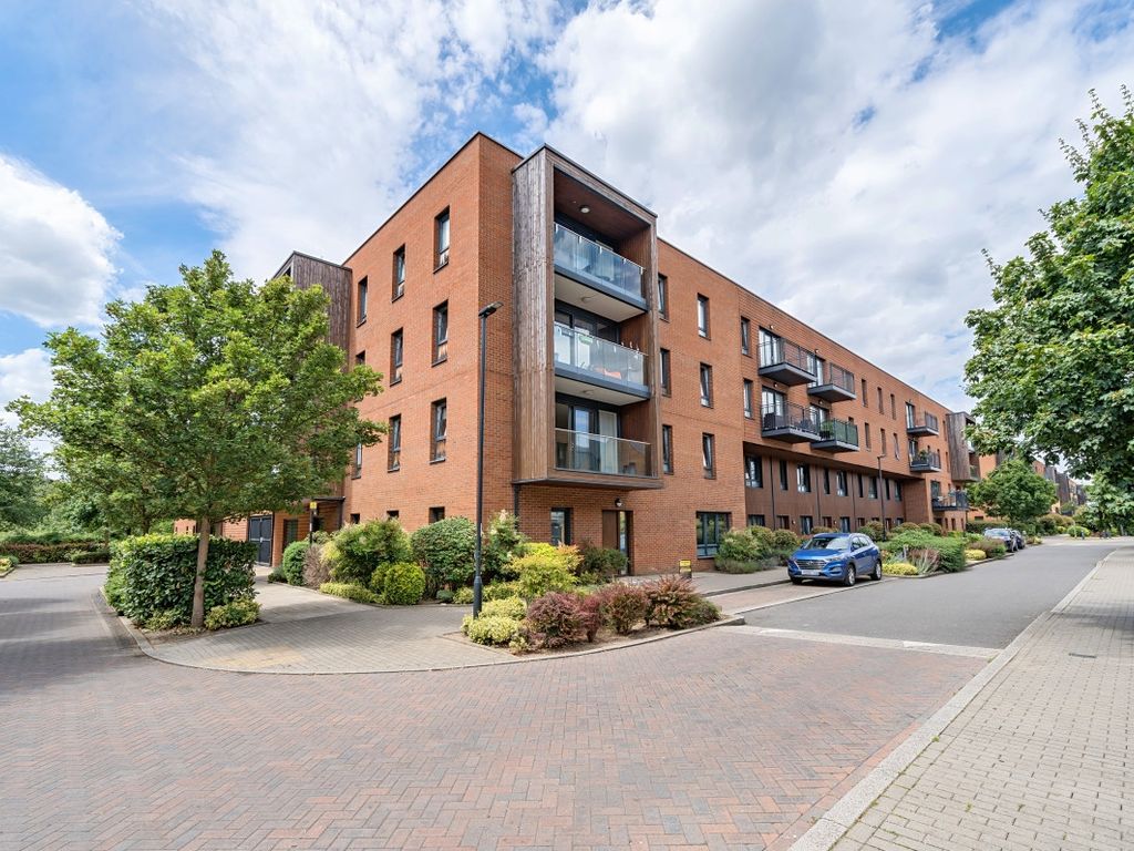3 bed flat for sale in Dowding Drive, London SE9 - Zoopla