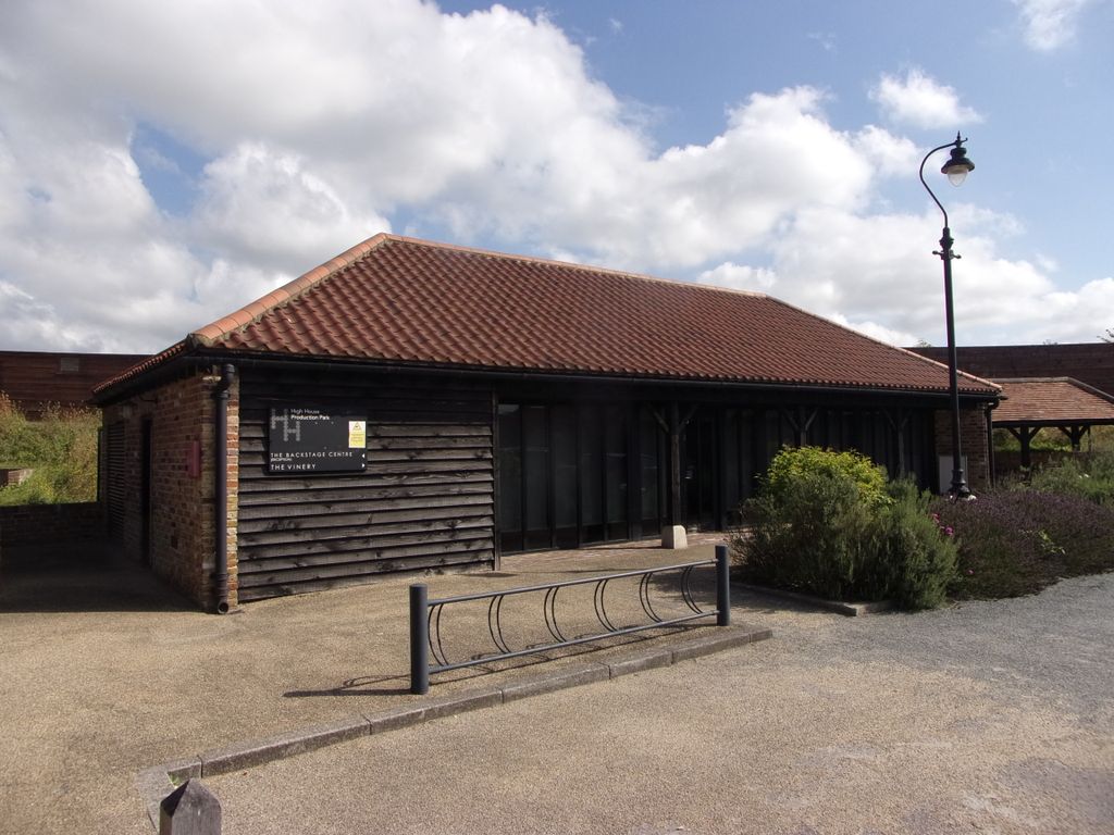 Office to let in Vellacott Close, Purfleet RM19, £20,340 pa - Zoopla