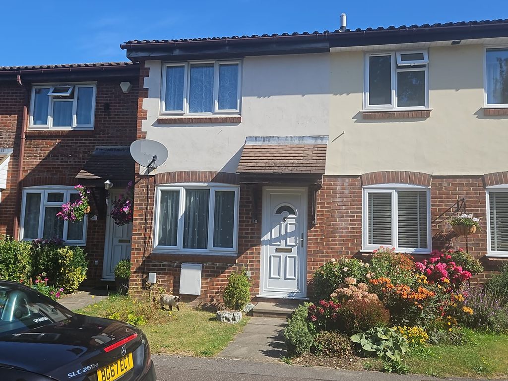 2 bed terraced house to rent in Pytchley Close, Luton LU2, £1,275 pcm ...