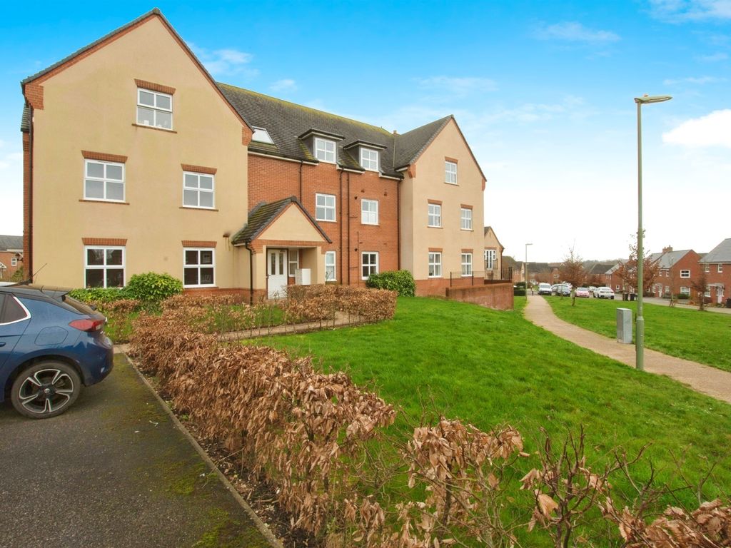 2 bed flat for sale in Spindle Close, Andover Down, Andover SP11, £ ...