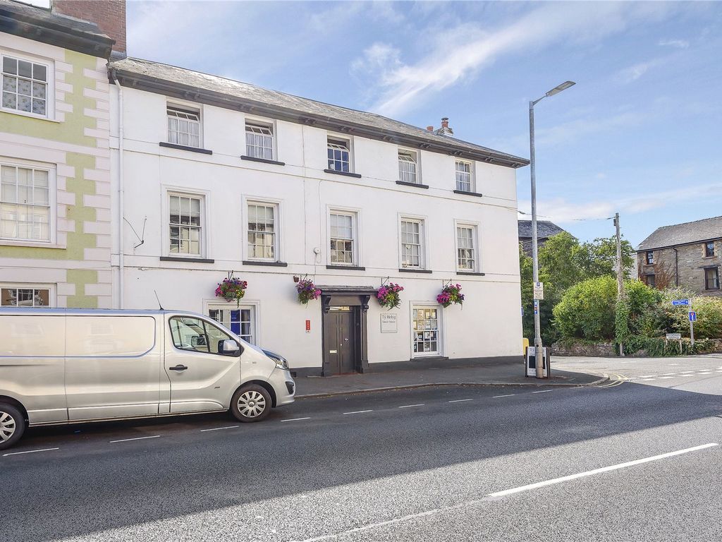 10 bed end terrace house for sale in Watton, Brecon, Powys LD3 - Zoopla