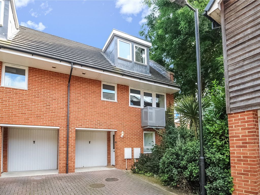 2 bed town house to rent in Barkham Mews, Queens Road, Reading ...