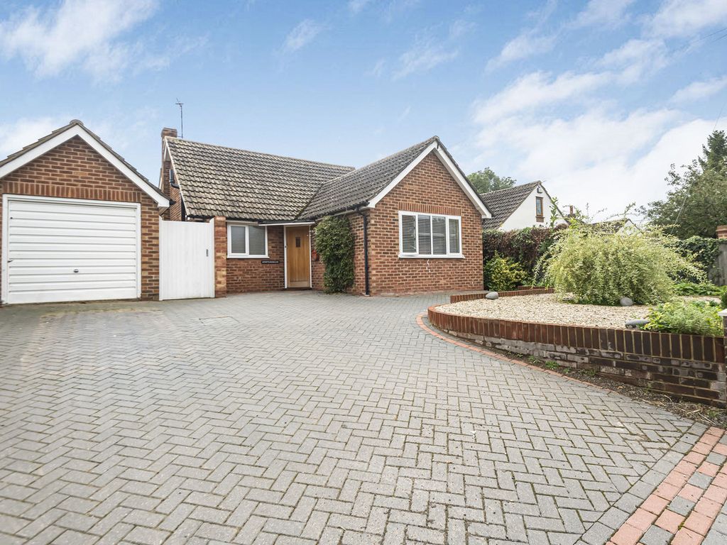 2 bed detached bungalow for sale in Main Street, West Hagbourne OX11, £ ...