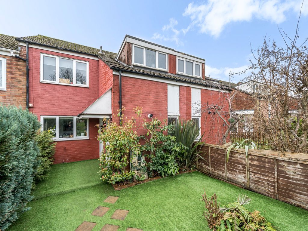 3 bed terraced house for sale in Roman Way, Andover SP10 - Zoopla