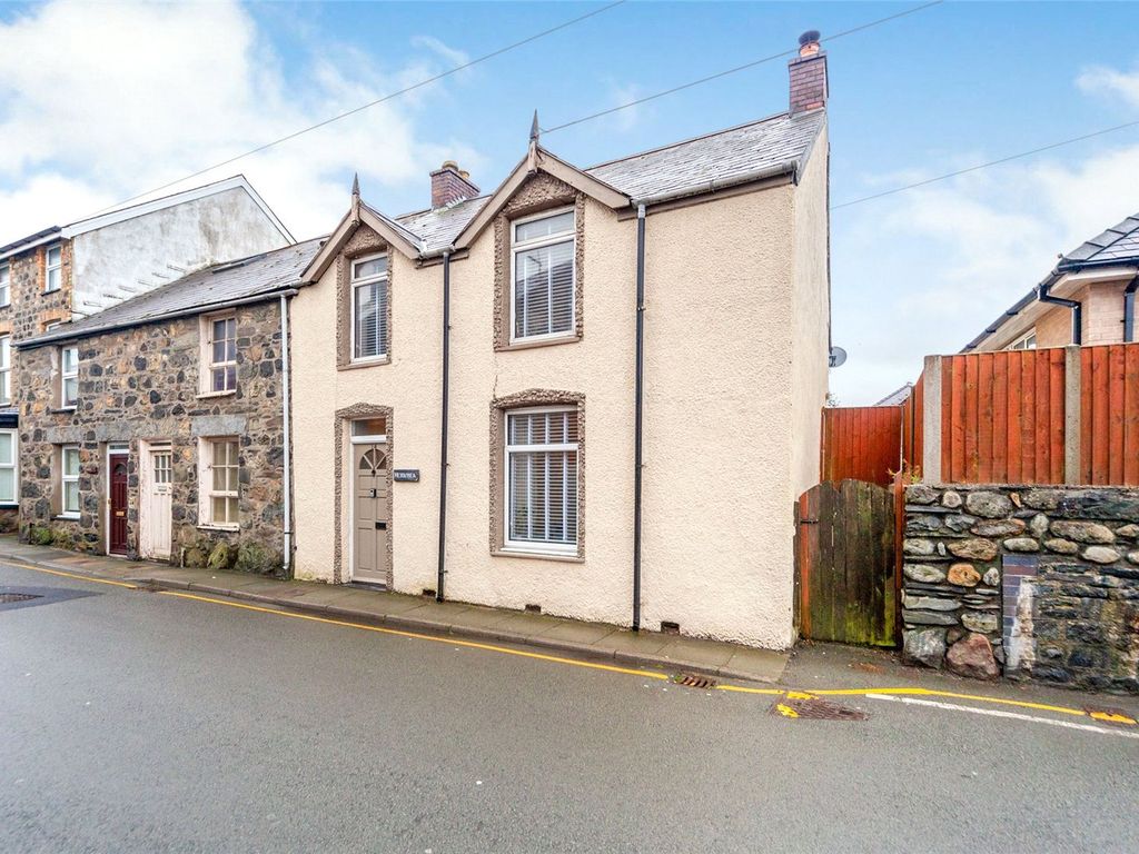 3 bed end terrace house for sale in National Street, Tywyn, Gwynedd ...