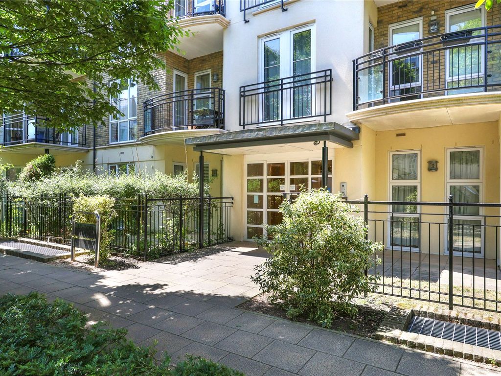 3 bed flat for sale in Melliss Avenue, Richmond TW9 - Zoopla