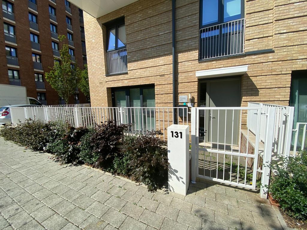 3 bed flat to rent in Viscount House, Regency Heights NW10, £2,717 pcm ...