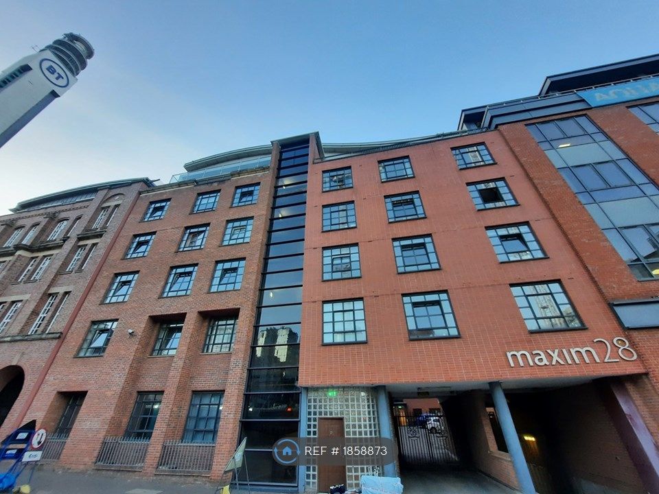 2 bed flat to rent in Maxim 28, Birmingham B3, £1,150 pcm - Zoopla