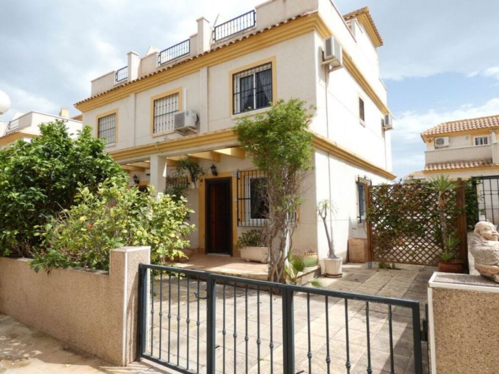 2 bed town house for sale in Algorfa, Alicante, Spain - Zoopla