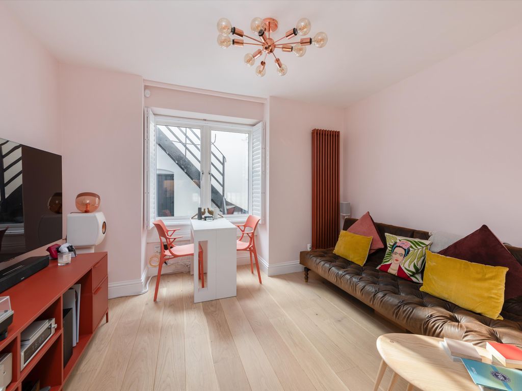2 bed flat for sale in Devonshire Terrace, London W2, £875,000 - Zoopla