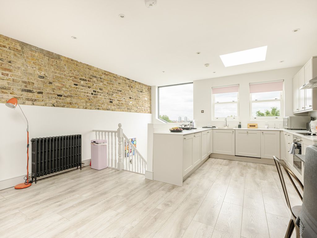 3 bed flat for sale in Stormont Road, Battersea SW11, £825,000 - Zoopla