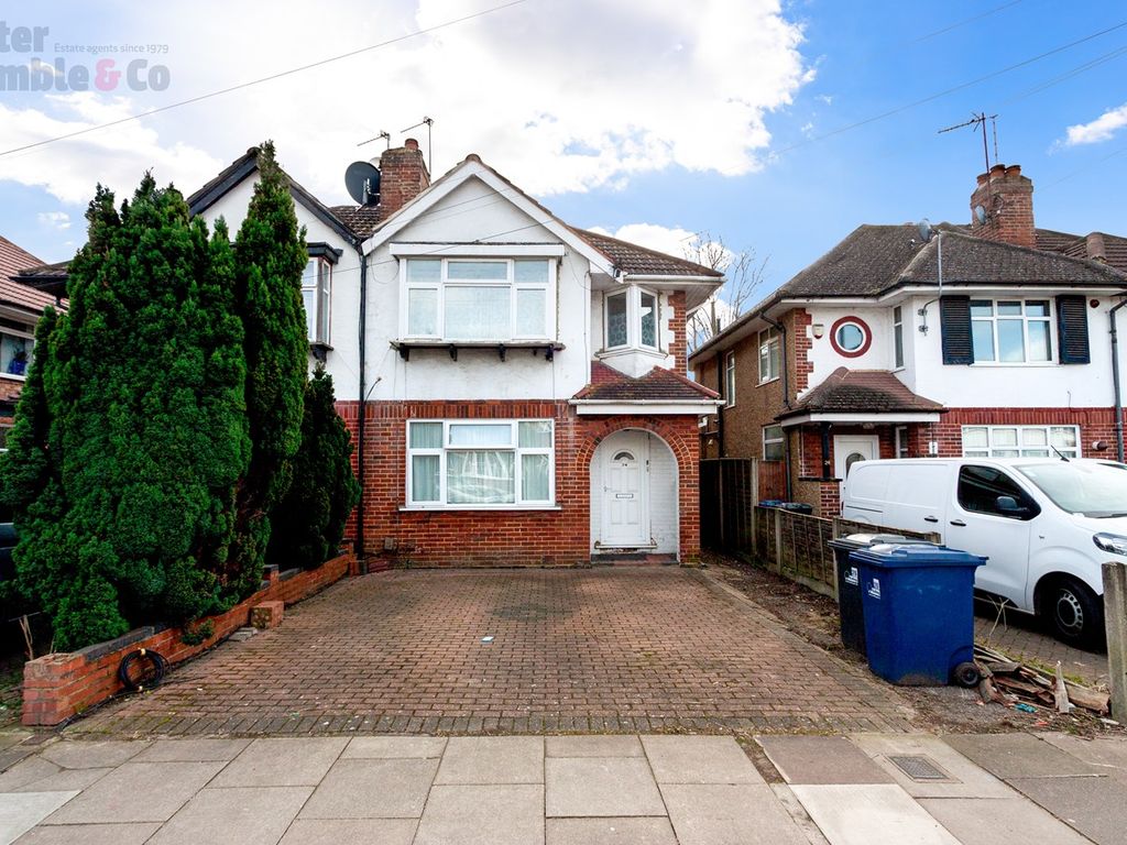 3 Bed Semi Detached House For Sale In Colwyn Avenue Perivale