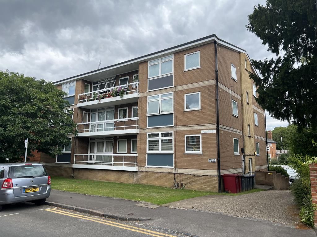 Studio to rent in Hamilton Road, Reading RG1, £850 pcm - Zoopla