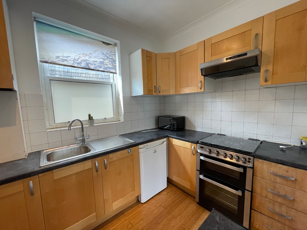2 bed flat to rent in Finborough Road, West Brompton, Earls Court, London SW10 - Zoopla