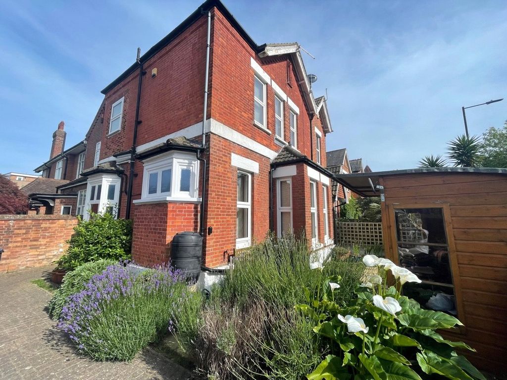 2 Bed Detached House For Sale In Furness Road Lower Meads Eastbourne