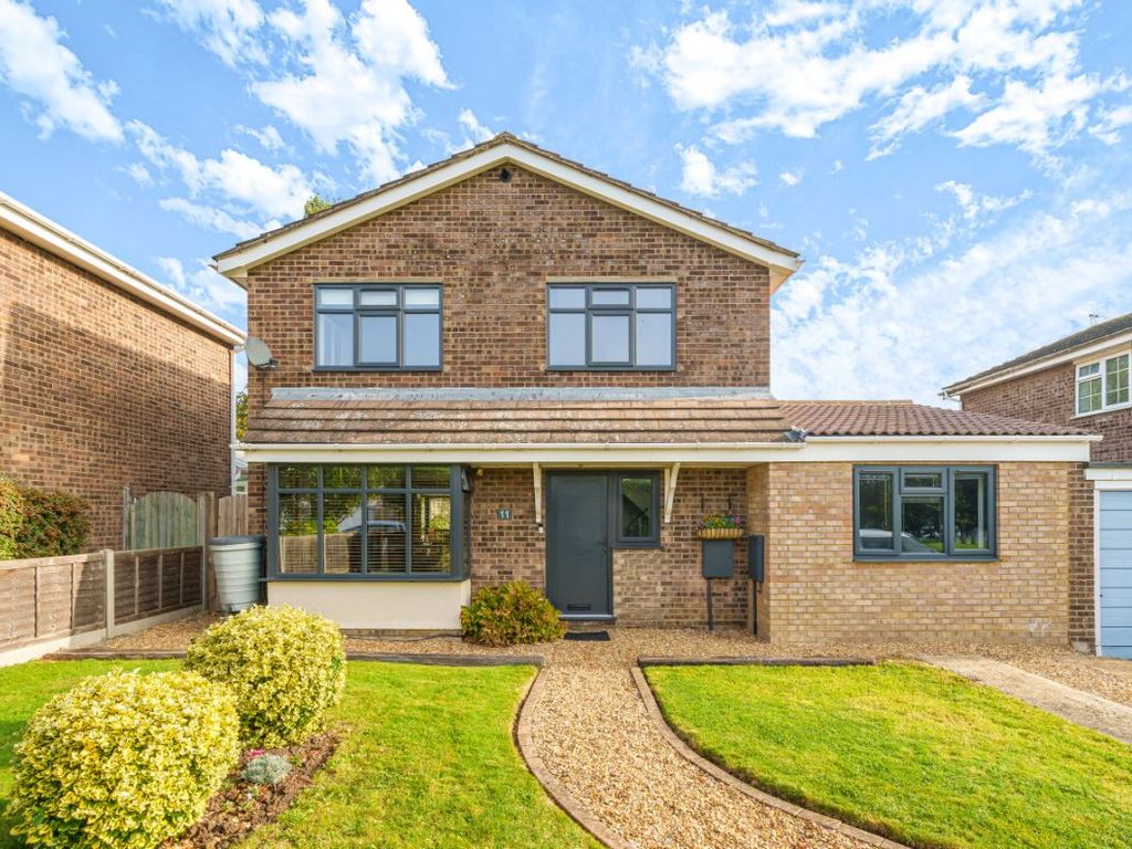 4 Bed Detached House For Sale In Reynes Drive Oakley Bedford Mk43 £