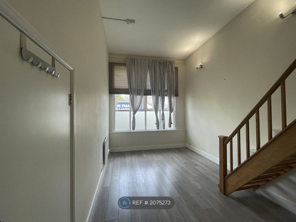 Studio to rent in Bank Chambers, London N8, £1,300 pcm - Zoopla