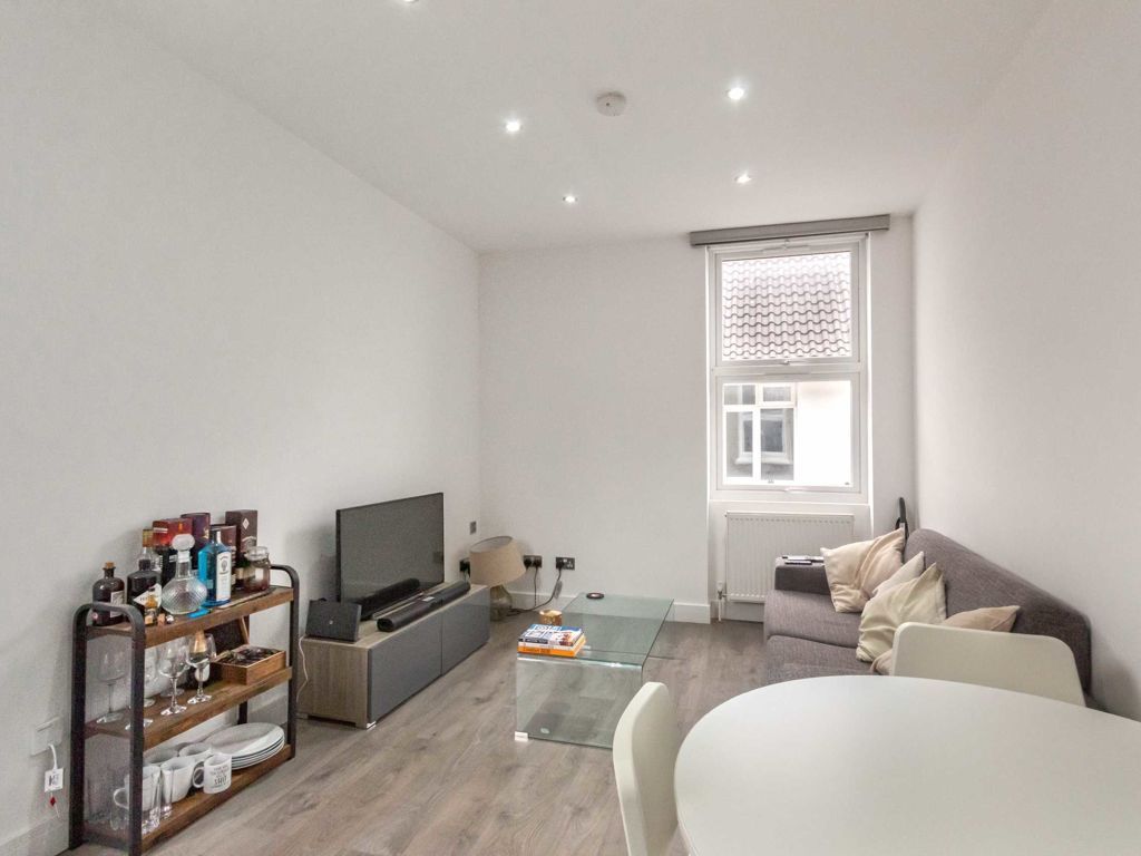 2 bed flat to rent in Dawes Road, London SW6 - Zoopla