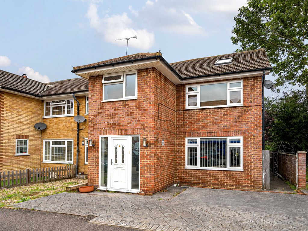 5 bed end terrace house for sale in Whinfell Way, Gravesend DA12, £ ...