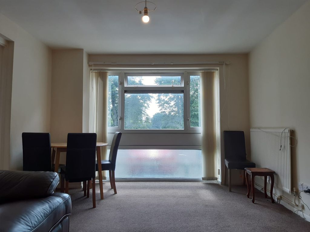 2 bed flat to rent in Brook Street, Luton, Bedfordshire LU3, £1,200 pcm ...