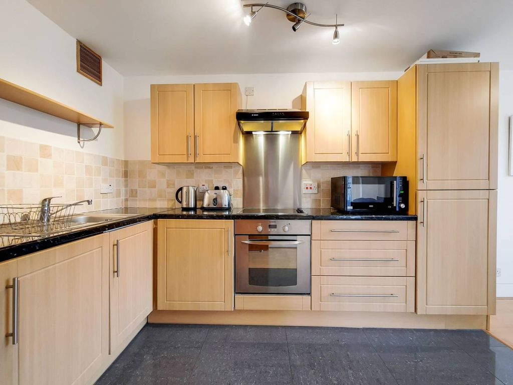 2 bed flat for sale in Wapping High St, Wapping, London E1W - Zoopla