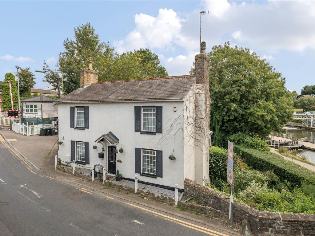 4 bed detached house for sale in Farleigh Bridge, East Farleigh ...