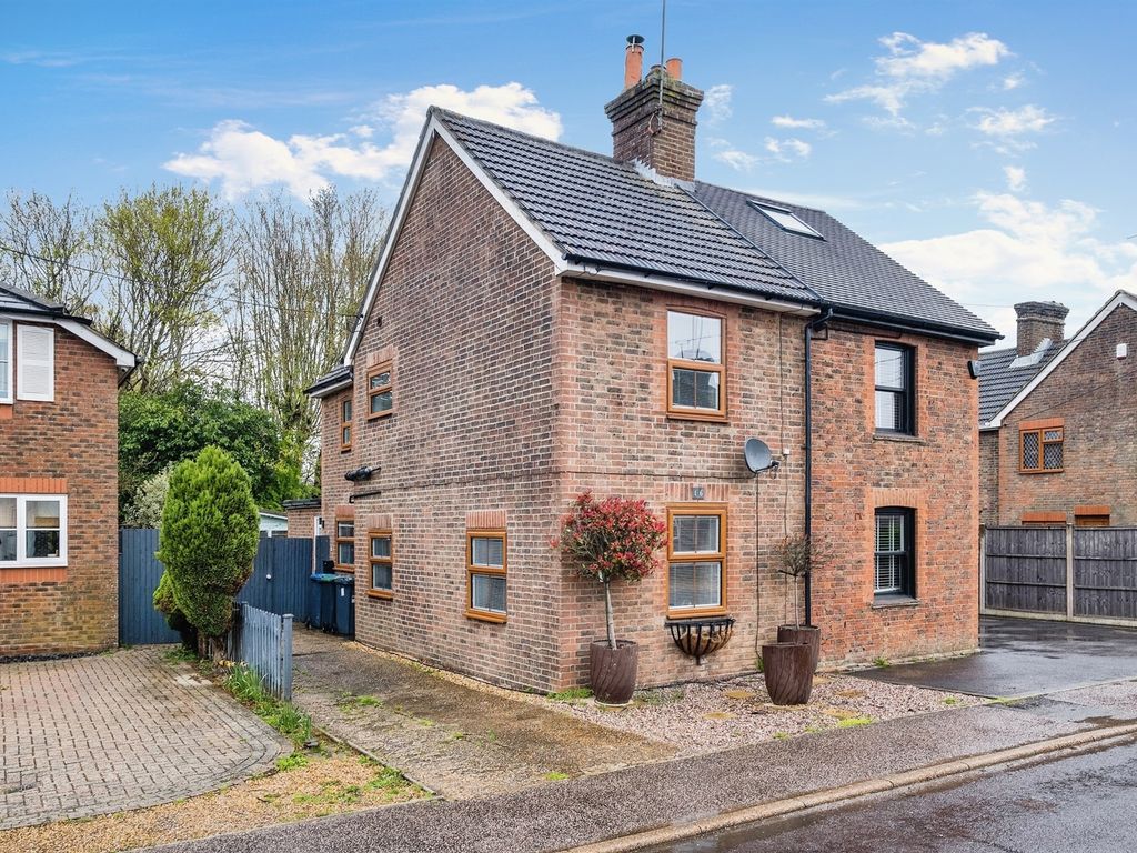 2 Bed Semi Detached House For Sale In Horsham Road Pease Pottage