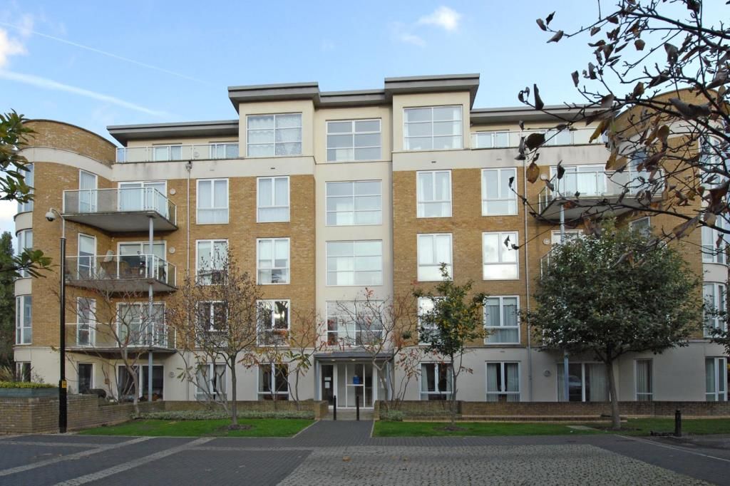 2 bed flat to rent in Kew Riverside, Richmond TW9, £2,750 pcm - Zoopla