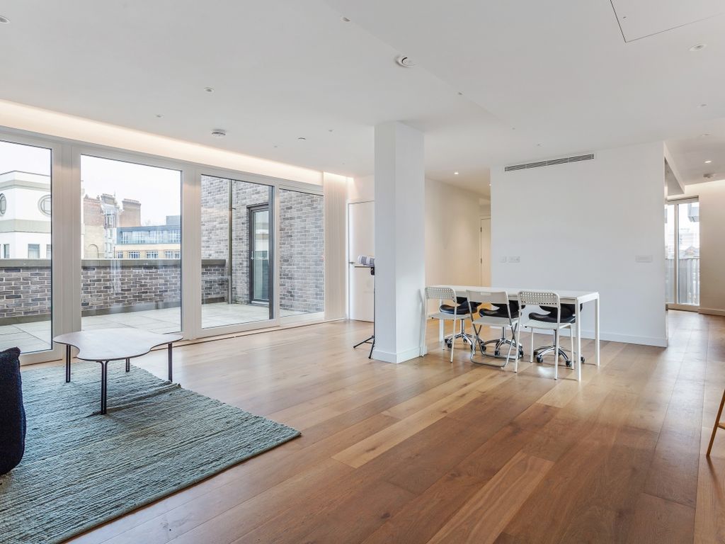 3 bed flat to rent in Phoenix Place, London WC1X, £4,999 pcm - Zoopla