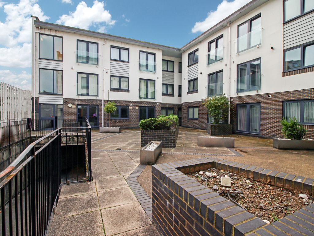 1 bed flat to rent in Courtyard, Pinner Road, Harrow HA1 - Zoopla